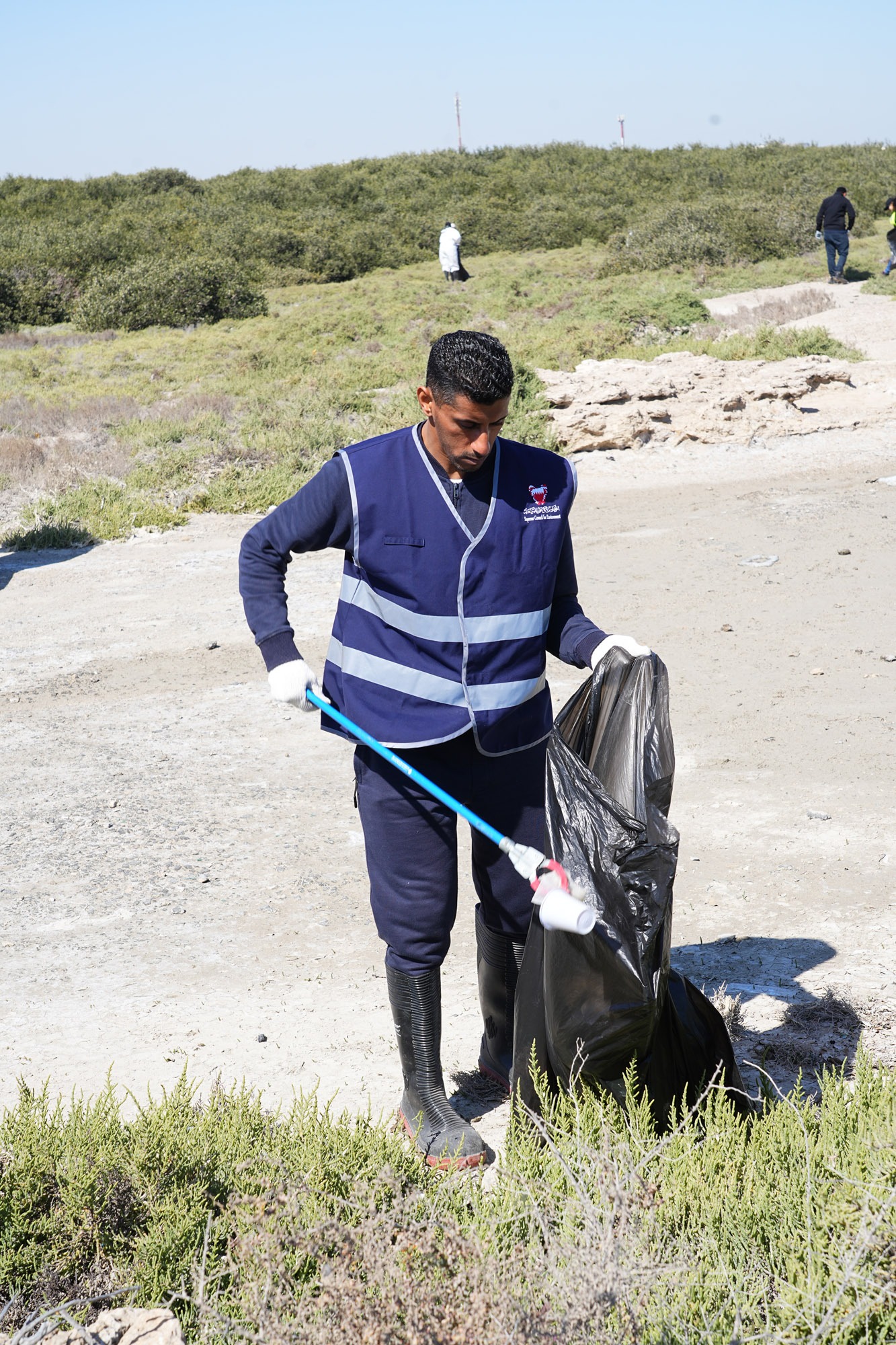 Bapco - Bapco organises Beach Clean-up Campaign